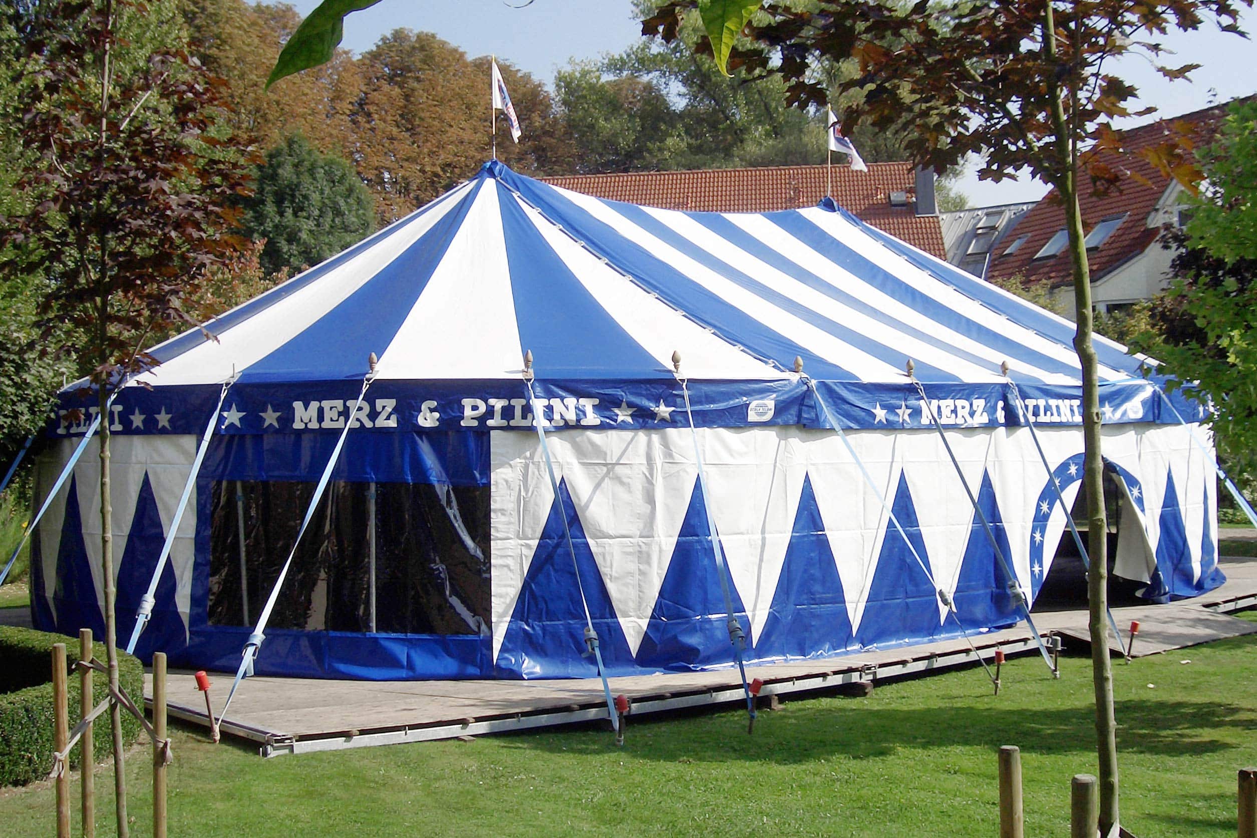 Zirkuszelt 11 x 17 m Oval – 156 qm - Zirkuszelte mit Zirkusdekoration ...